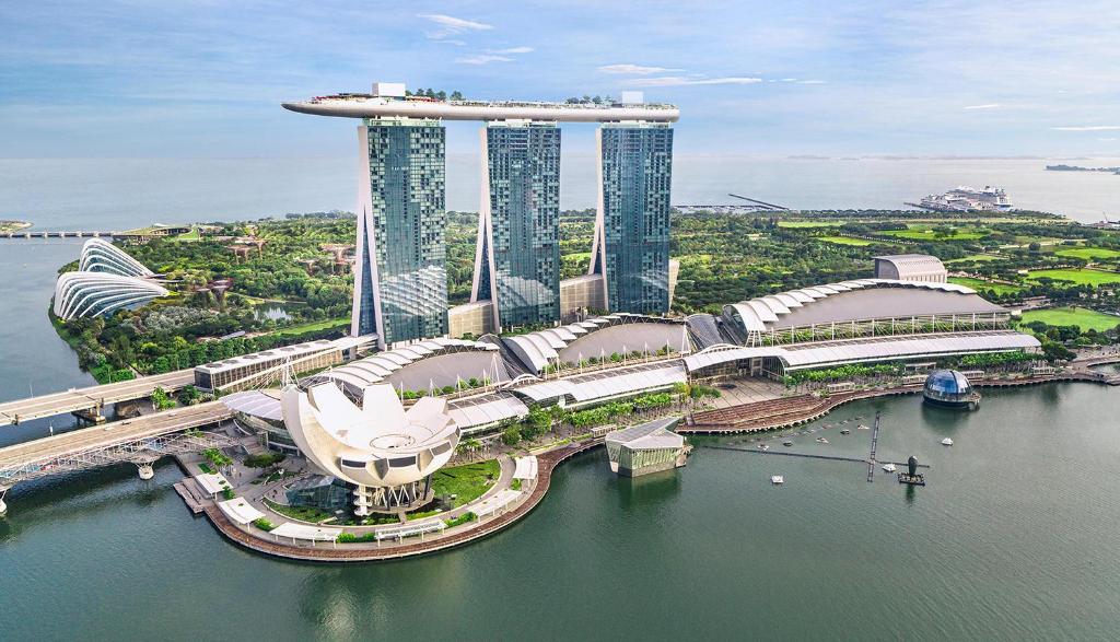 Marina Bay Sands – Azure Facades